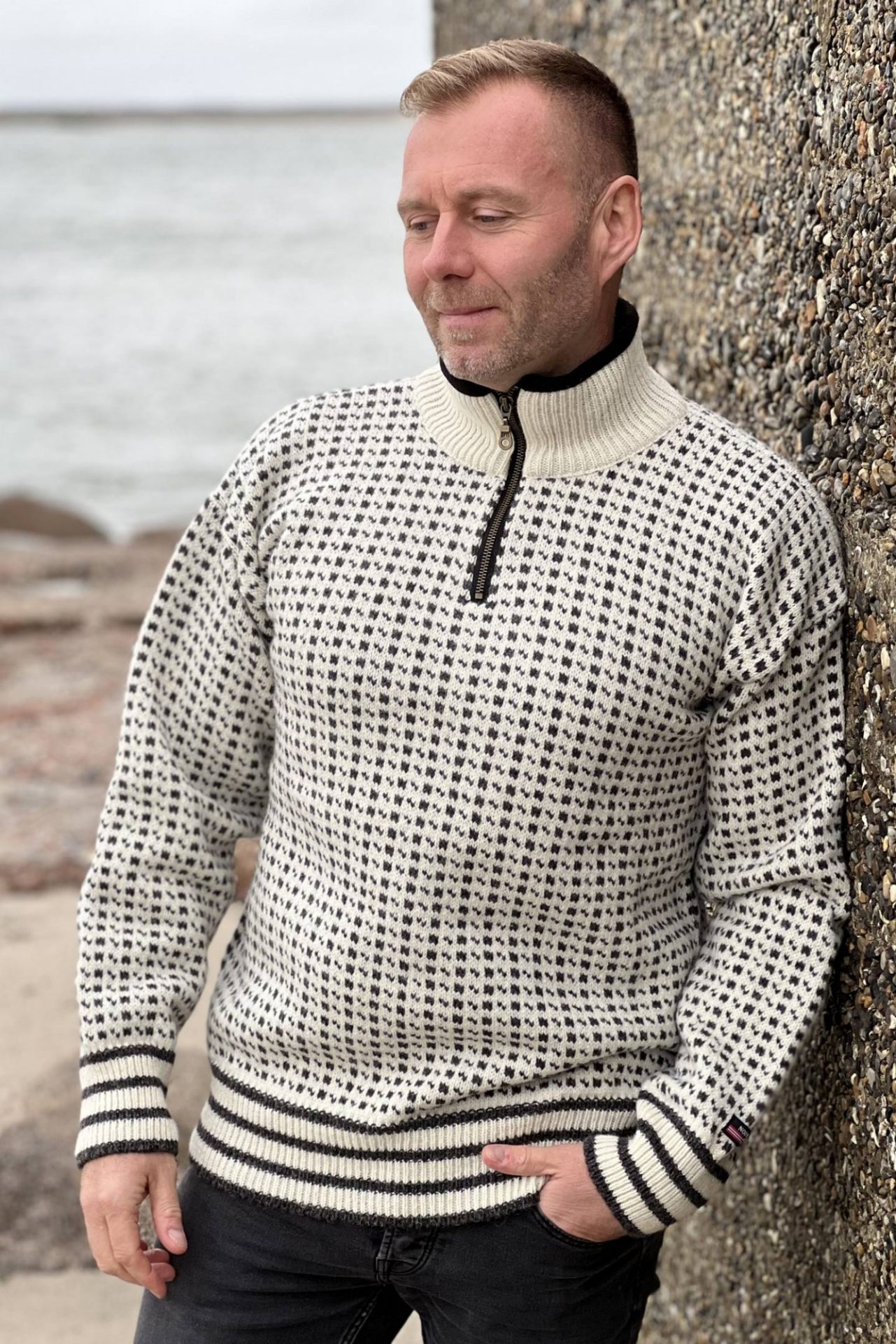 ISLANDSK SWEATER M/LYNLÅS I HALS HVID M/MØNSTER - STR. XL - BUE-NET